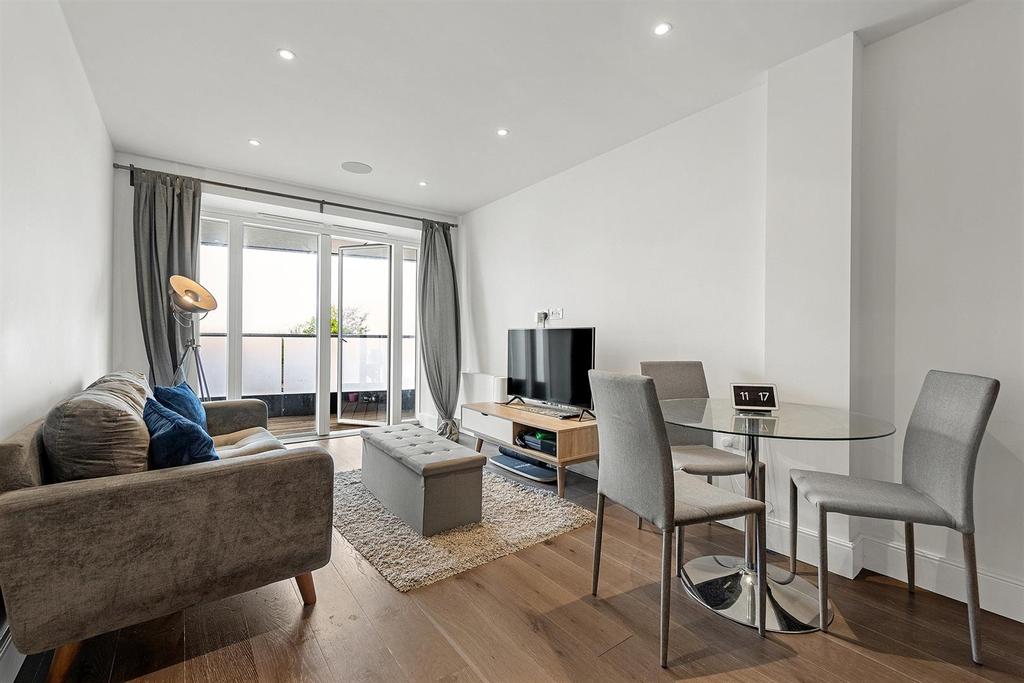 New Park Road, SW2 2 bed flat - £499,950