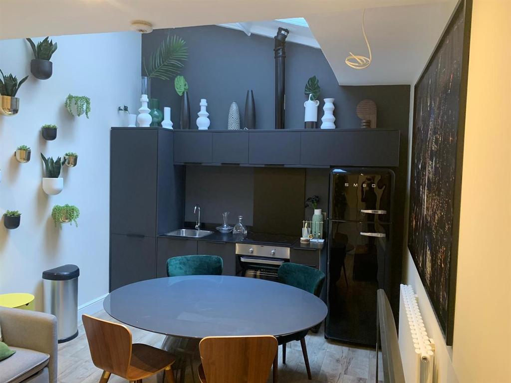 Devonshire Terrace, London 2 bed apartment - £2,947 pcm (£680 pw)