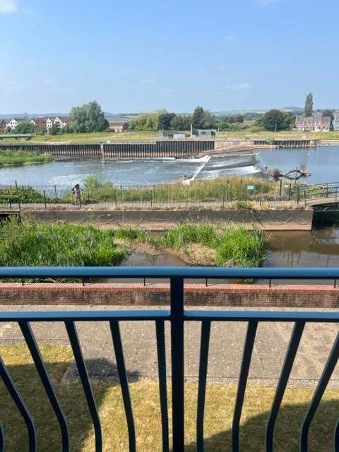 Old Mill Close, Exeter, EX2 3 bed maisonette - £1,500 pcm (£346 pw)