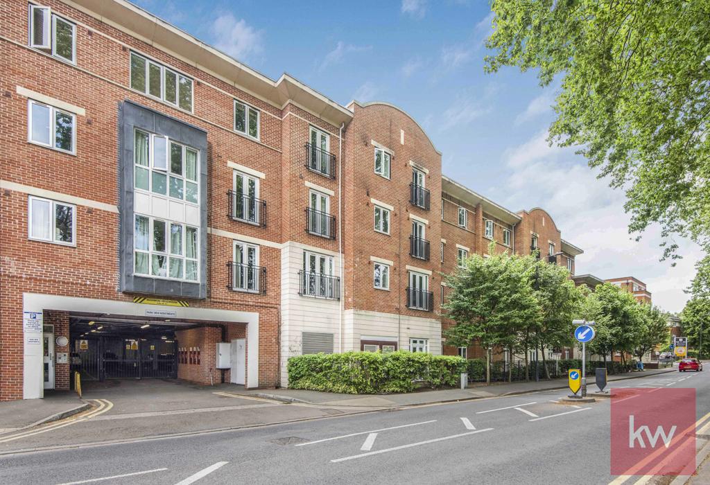 Park View, Maidenhead, Berkshire 1 bed apartment - £200,000