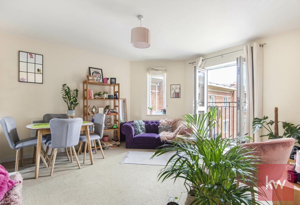 Park View, Maidenhead, Berkshire 1 bed apartment - £200,000