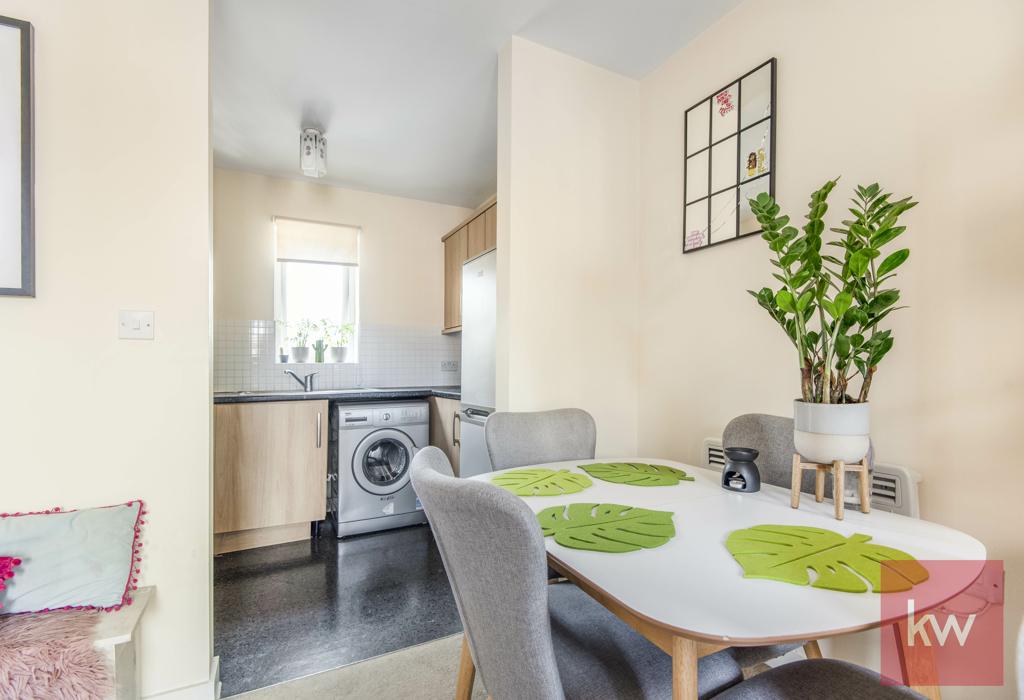 Park View, Maidenhead, Berkshire 1 bed apartment - £200,000