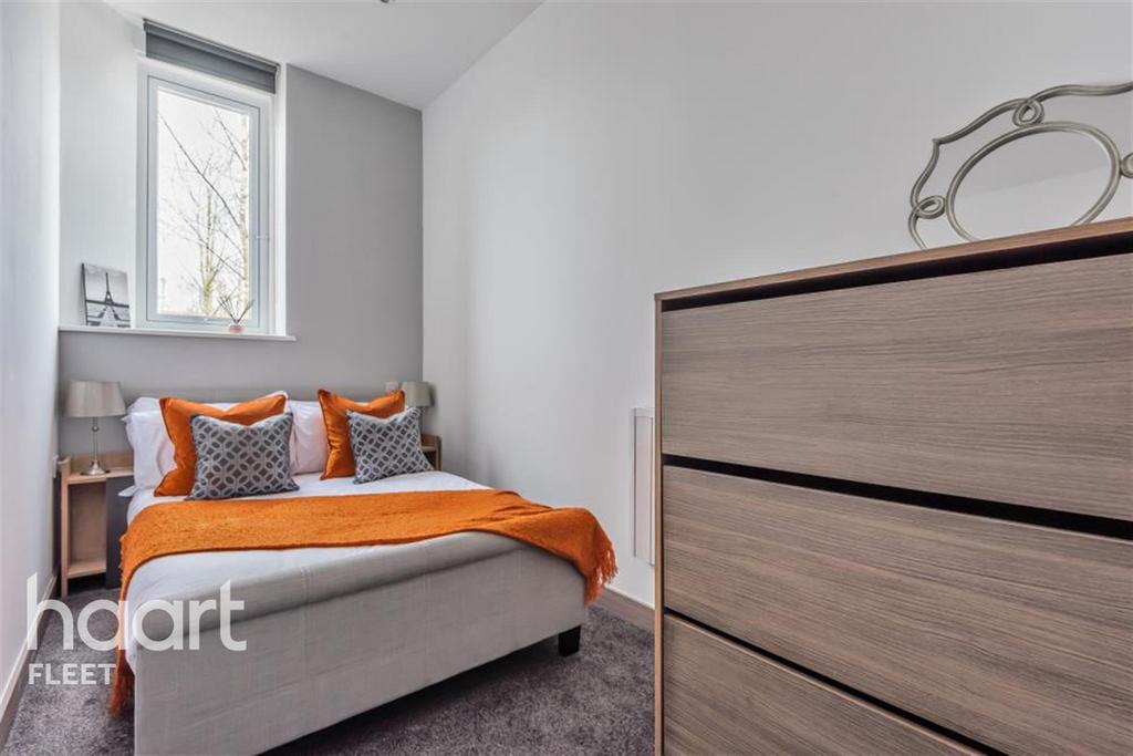 Lime Tree Way 2 bed flat - £1,350 pcm (£312 pw)