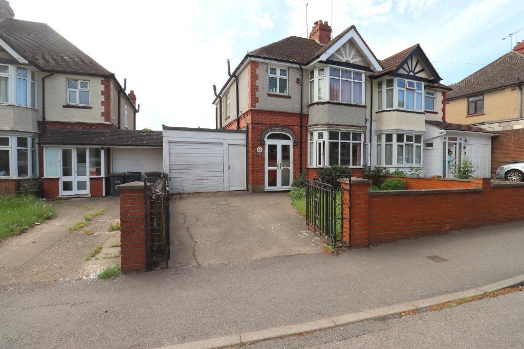Dunstable Road, Challney, Luton... 3 bed semi-detached house - £425,000