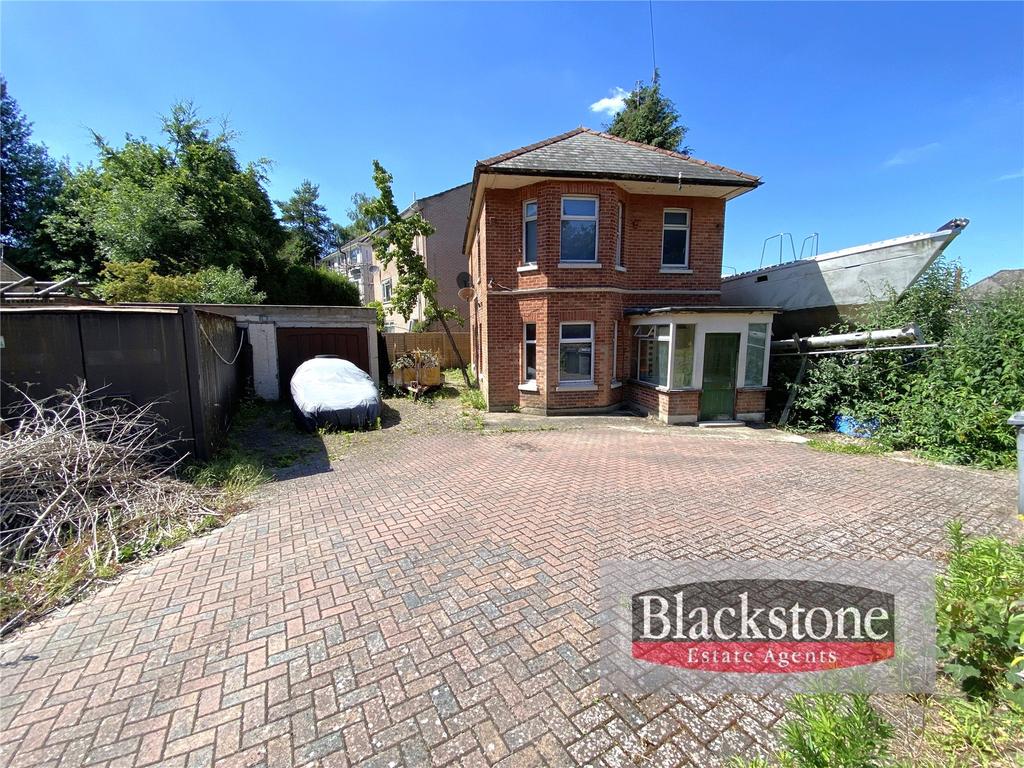 Moore Avenue, West Howe, Bournemouth, Dorset, BH11 3 bed detached house ...