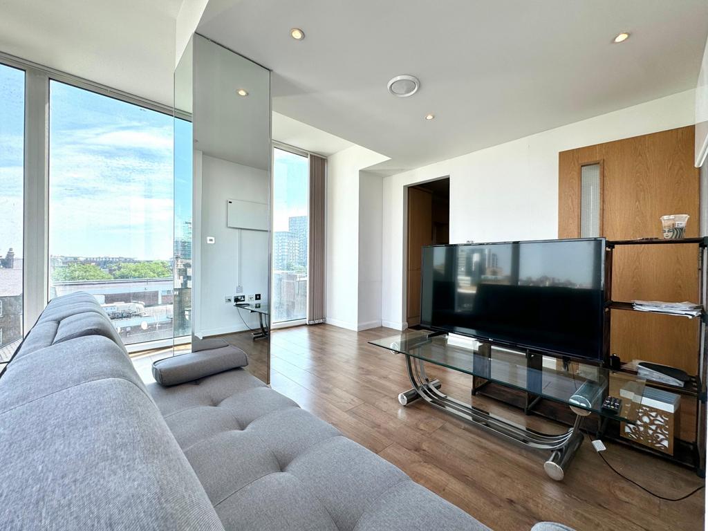 Maritime House, Greens End, Woolwich... 1 bed flat - £1,675 pcm (£387 pw)
