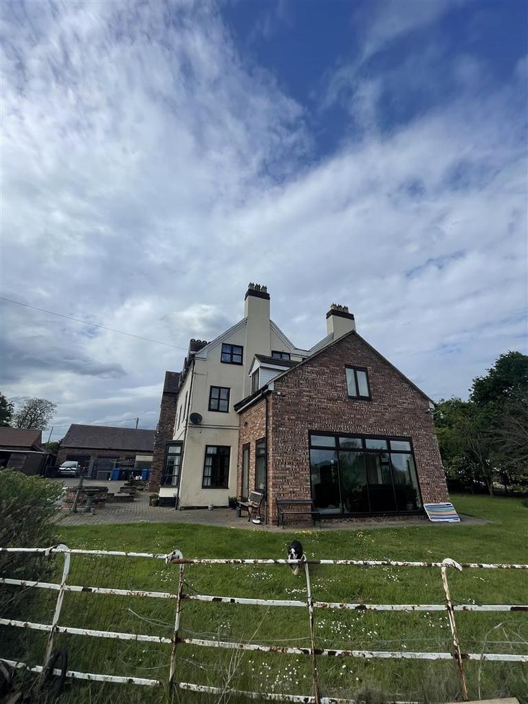 Upper Hattons Farm, Pendeford Hall... 1 bed property - £595 pcm (£137 pw)