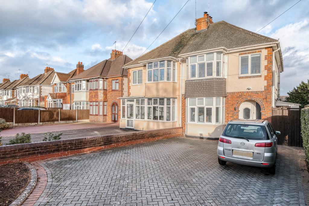 Studley Road, Lodge Park, Redditch... 3 bed semi-detached house - £265,000