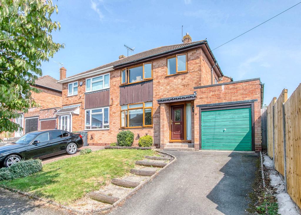 Forest Close, Lickey End, Bromsgrove... 3 bed semi-detached house - £ ...