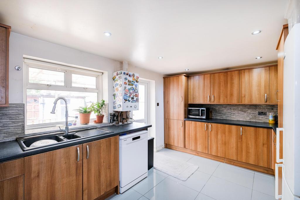 Cobham Road Ilford Ig3 3 Bed Terraced House £475 000