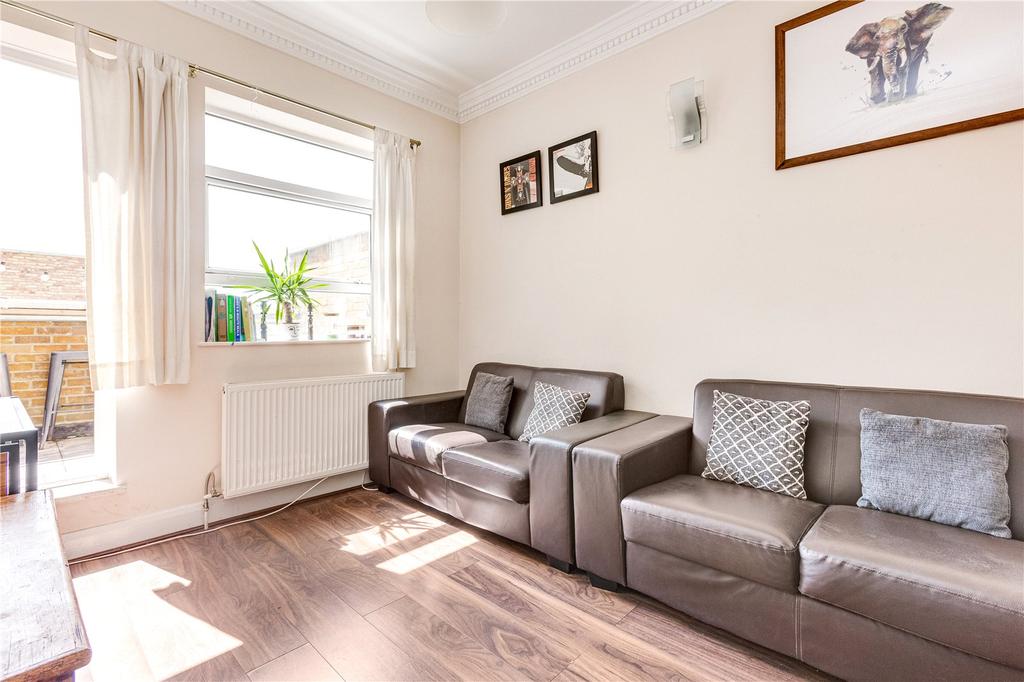 Battersea Rise, Battersea, London 3 bed flat - £2,800 pcm (£646 pw)
