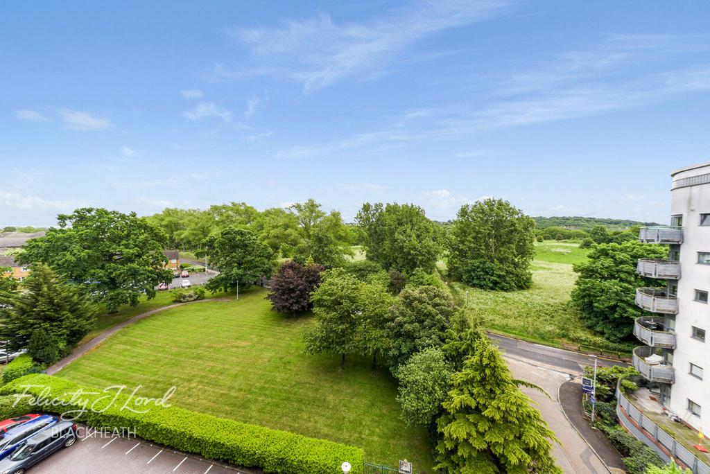 Master Gunner Place, LONDON 2 bed apartment - £275,000