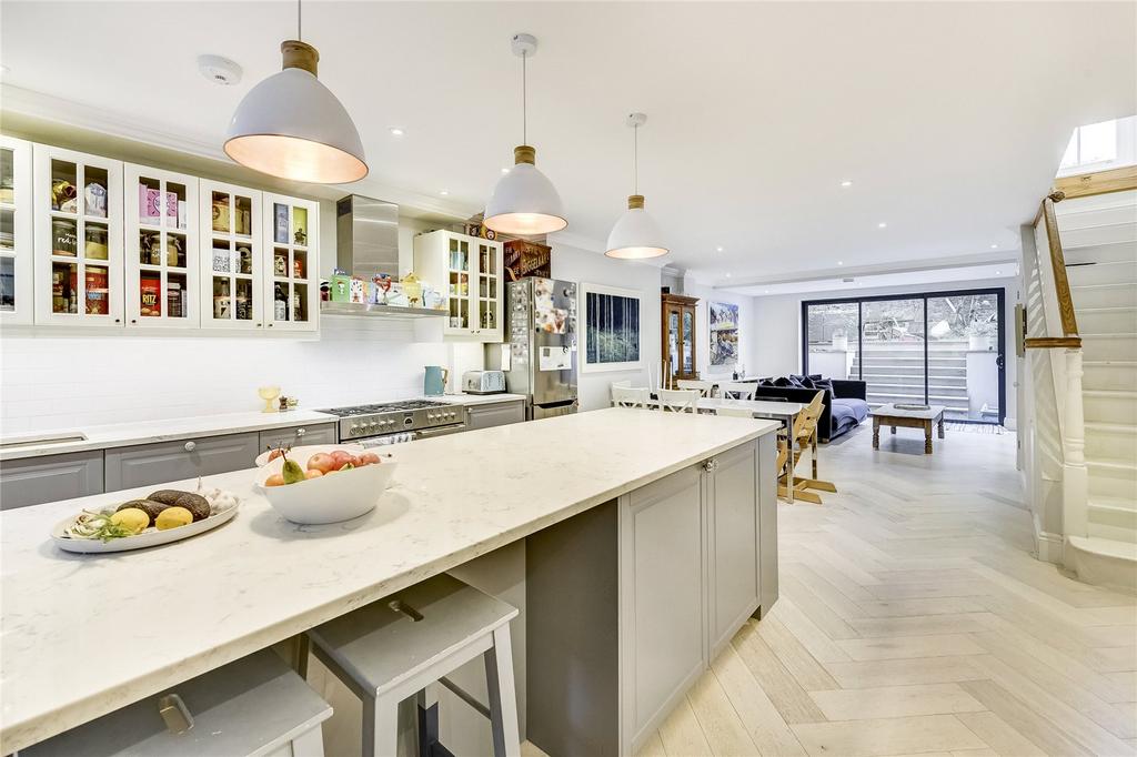 Oberstein Road, London, SW11 4 bed terraced house - £6,000 pcm (£1,385 pw)