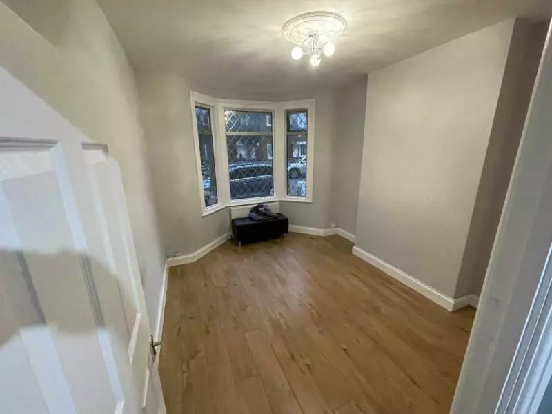 Chadwin Road, Canningtown, Newham... 2 bed terraced house - £1,900 pcm ...