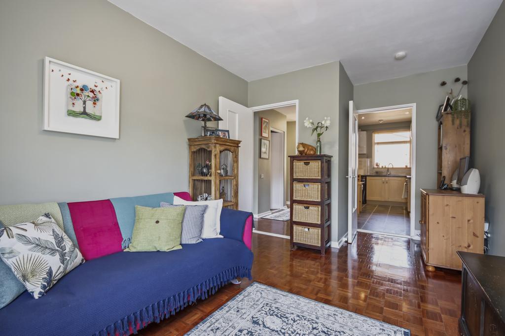 72 Grove Lane, London, SE5 1 bed flat - £350,000