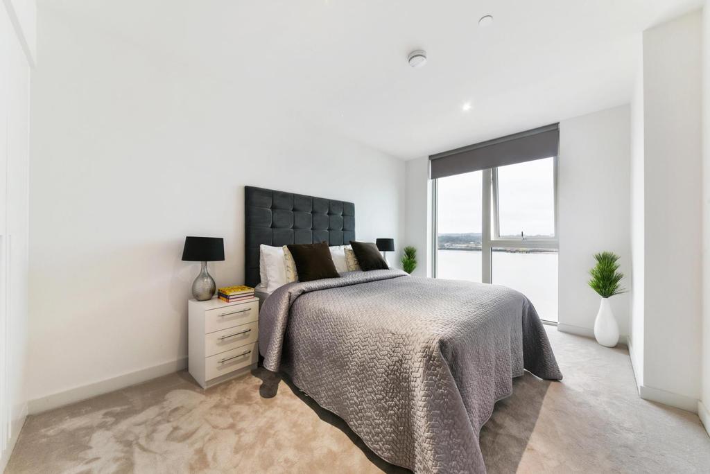 Liner House, Royal Wharf, London E16 2 bed flat - £715,000