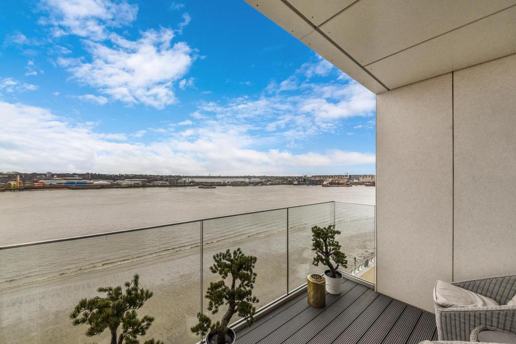 Liner House, Royal Wharf, London E16 2 bed flat - £715,000