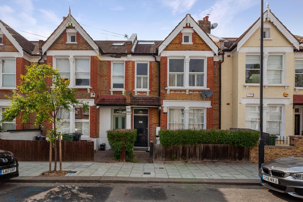 Honeybrook Road, London, SW12 3 bed flat - £2,750 pcm (£635 pw)