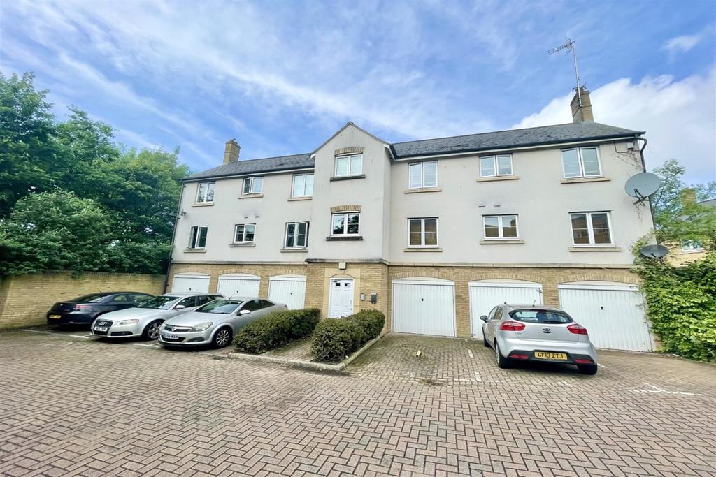 Holden Close, Braintree, CM7 1 bed apartment - £180,000
