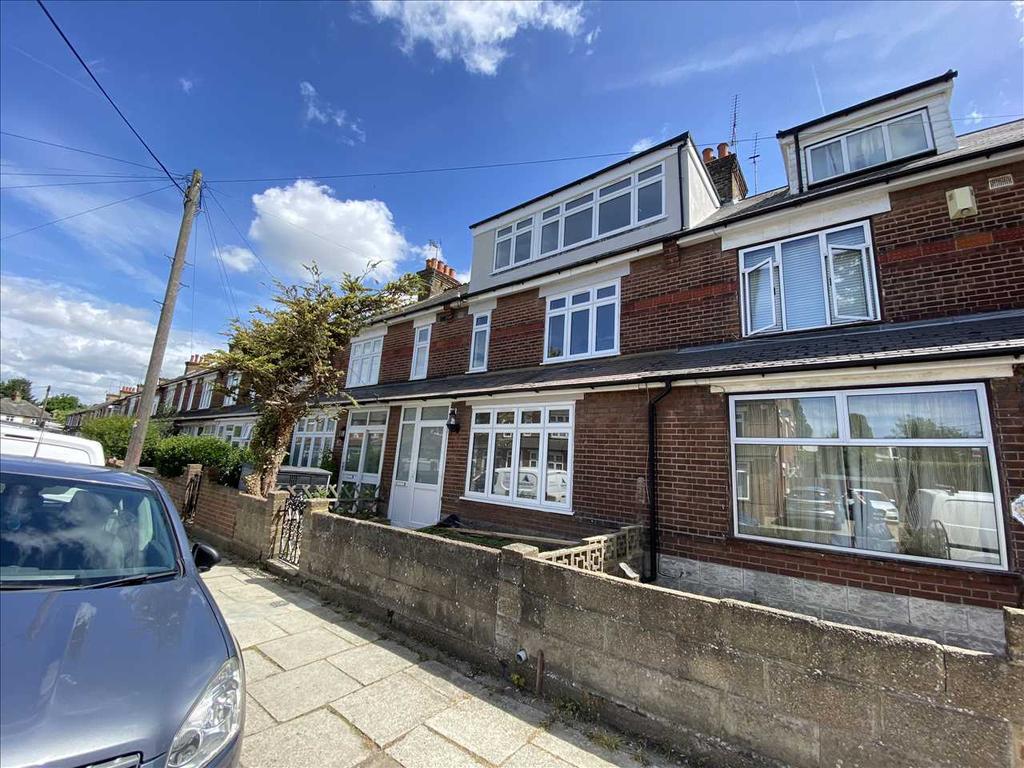 Meadow Road, Gravesend 5 bed terraced house - £1,950 pcm (£450 pw)