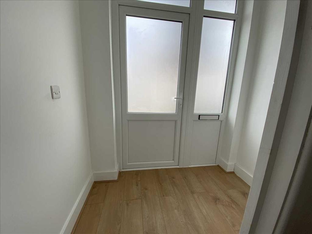 Meadow Road, Gravesend 5 bed terraced house - £1,950 pcm (£450 pw)