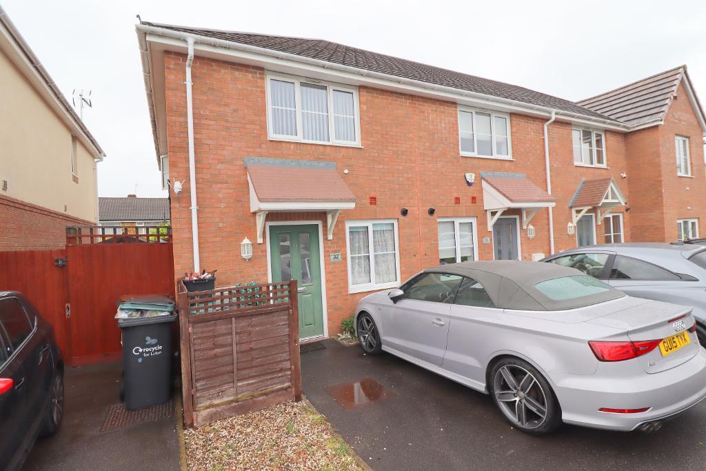 Verde Close, Round Green, Luton... 2 bed end of terrace house - £300,000