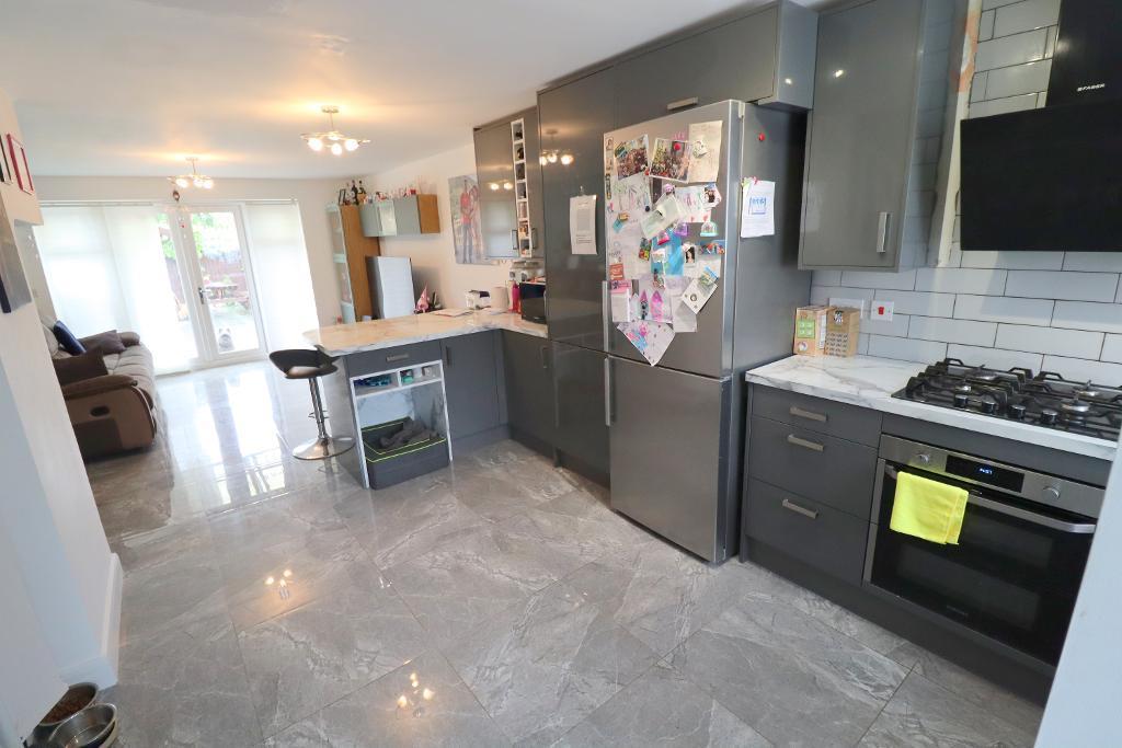 Verde Close, Round Green, Luton... 2 bed end of terrace house - £300,000
