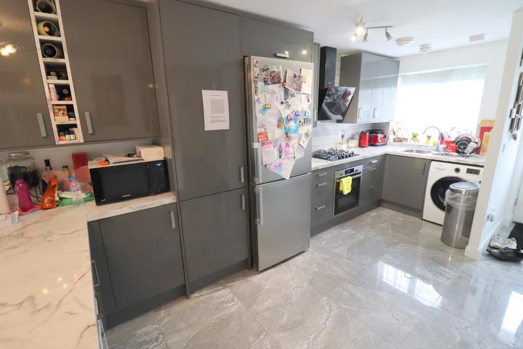 Verde Close, Round Green, Luton... 2 bed end of terrace house - £300,000