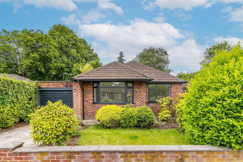 Romford Road, Sale 3 bed detached bungalow - £450,000