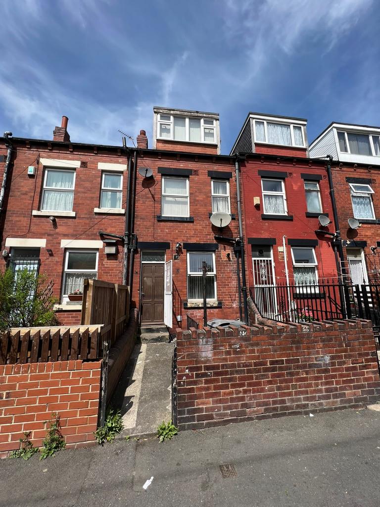 Sandhurst Grove, Leeds LS8 4 bed terraced house - £160,000