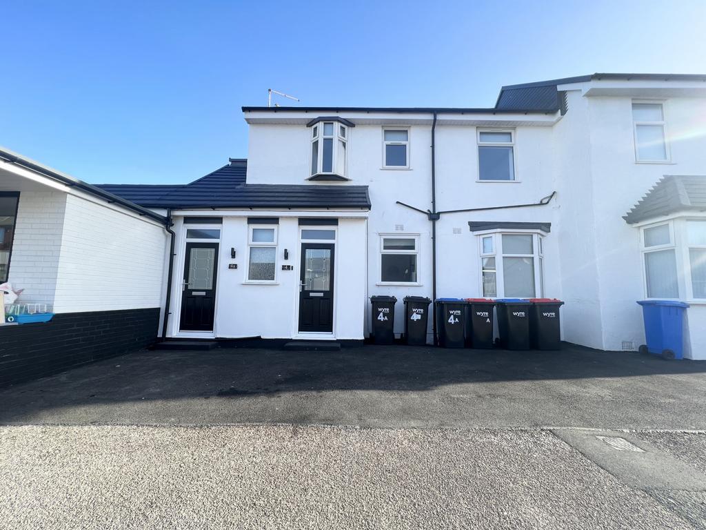 Kings Road, Thornton-Cleveleys... 1 bed flat - £620 pcm (£143 pw)