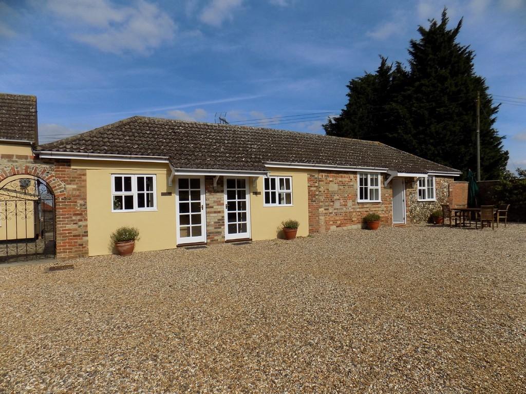 Elmswell Hall, Elmswell 2 bed cottage - £1,000 pcm (£231 pw)