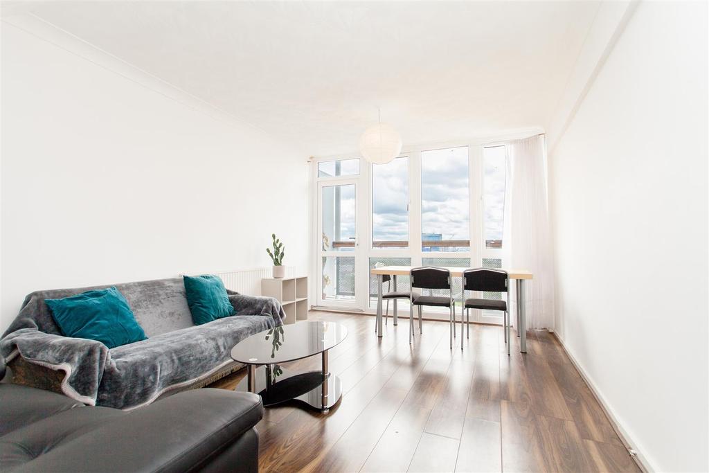 Roberta Street, London, E2 2 bed flat - £1,900 pcm (£438 pw)