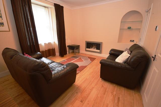 Simon Square Edinburgh EH8 9HP United... 2 bed flat - £1,350 pcm (£312 pw)