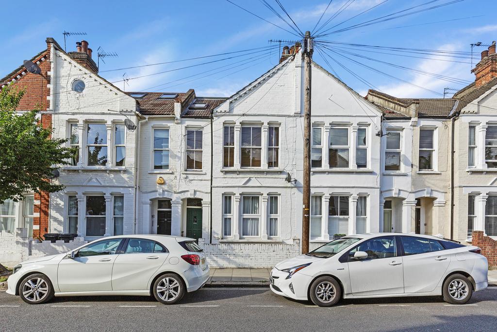 Tynemouth Street, Fulham, London, SW6 3 bed flat - £700,000
