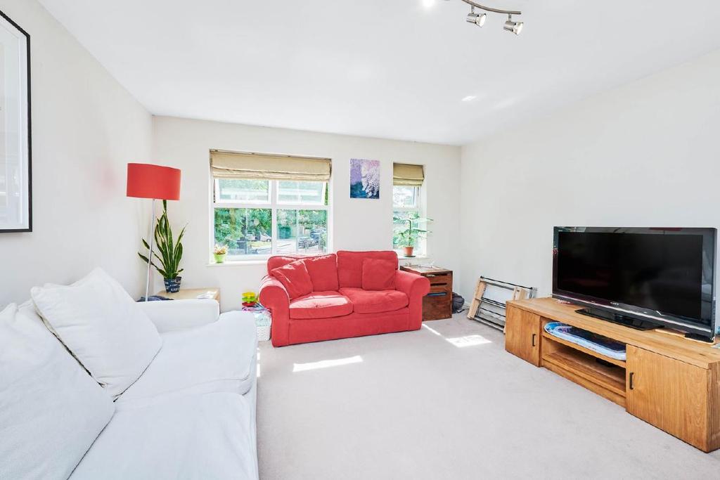 Burghley Hall Close, Southfields 2 bed flat - £475,000