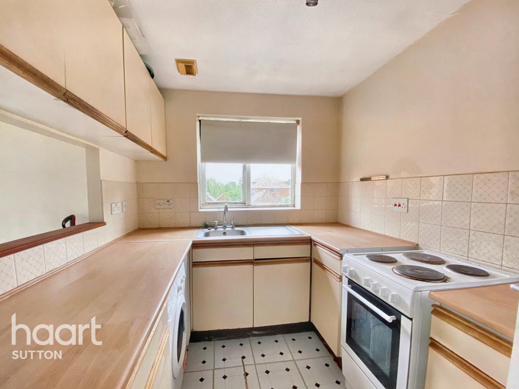 Turnpike Lane, Sutton 2 bed apartment - £250,000