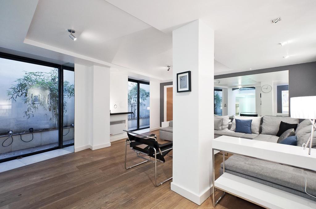 Martin Lane, London, EC4R 4 bed apartment - £4,333 pcm (£1,000 pw)