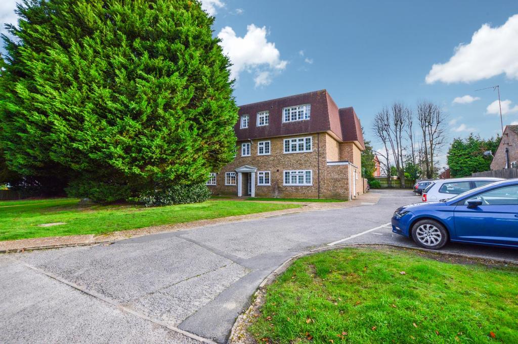 Mount Hermon Road, Woking, Surrey, GU22 1 bed flat - £925 pcm (£213 pw)