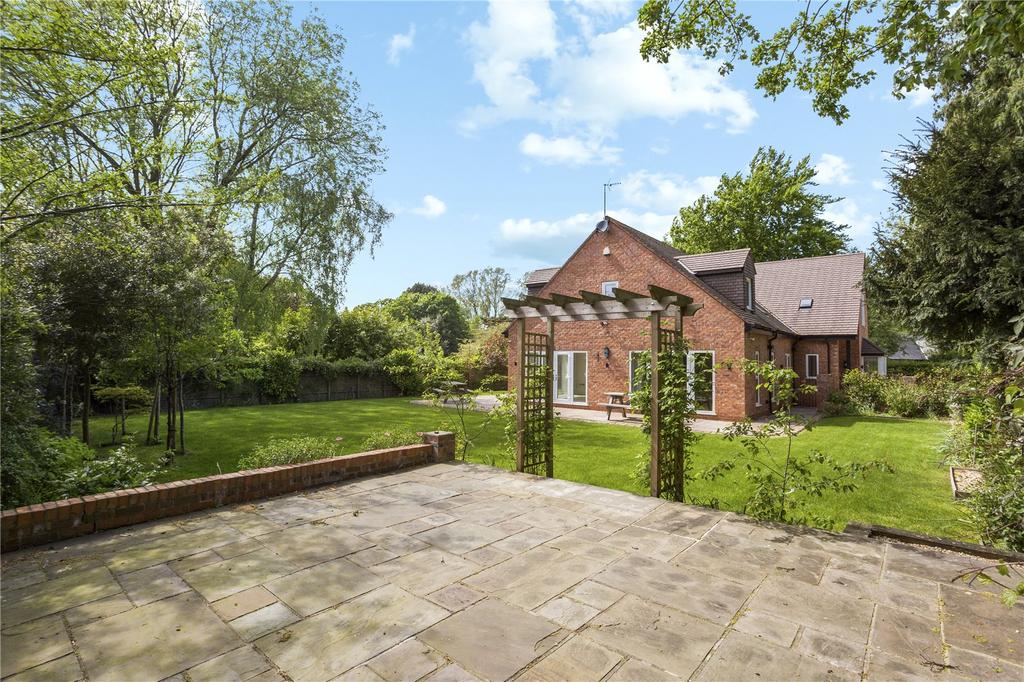 Village Road, Christleton, Chester, CH3 4 bed detached house - £1,100,000