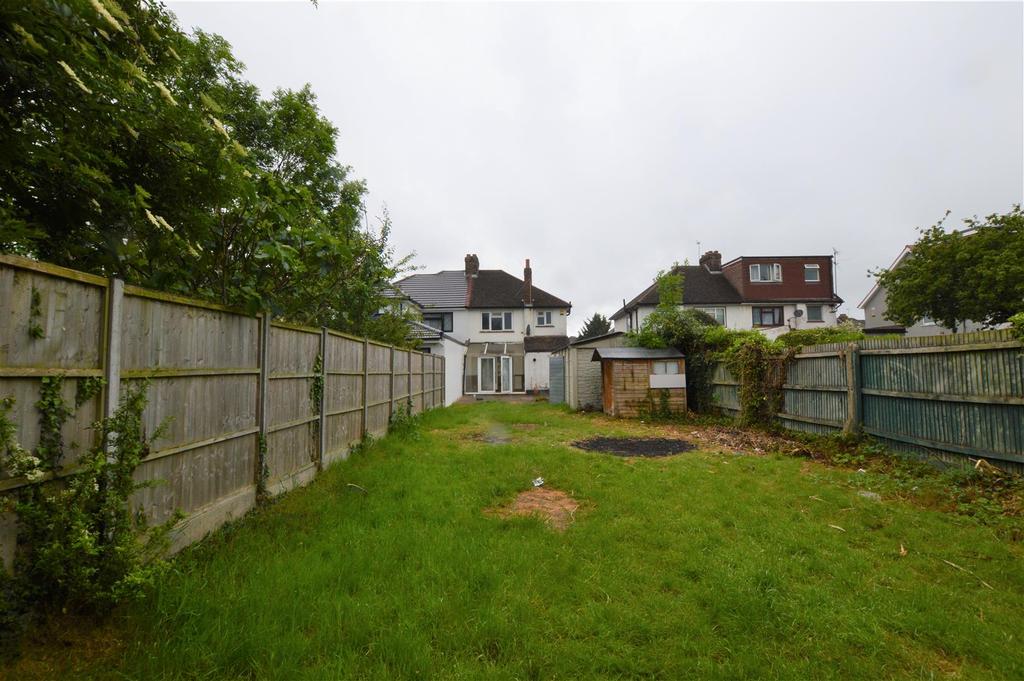 Haymill Road, Burnham, Slough 3 bed semi-detached house - £1,900 pcm (£ ...