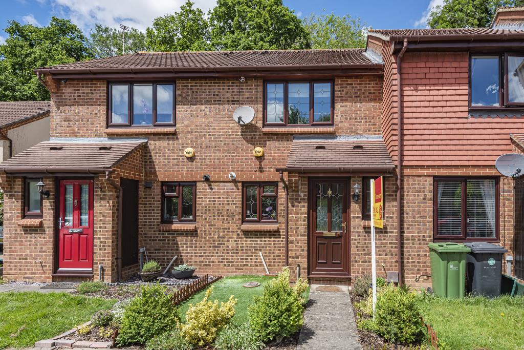 Chineham, Basingstoke, RG24 2 bed terraced house - £325,000
