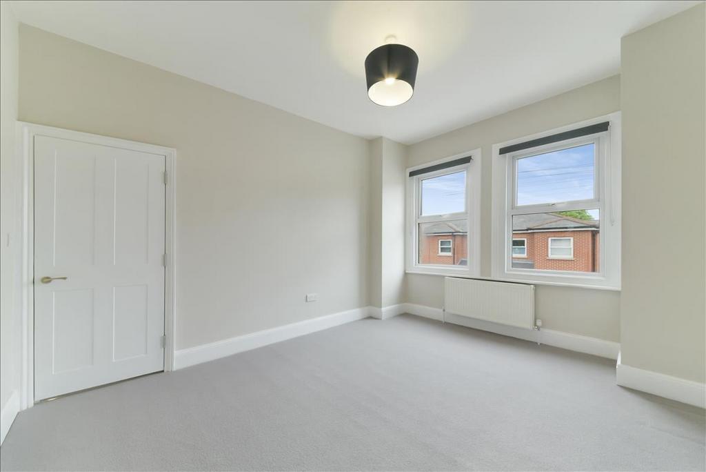 Leverson Street, London, SW16 2 bed flat - £1,798 pcm (£415 pw)
