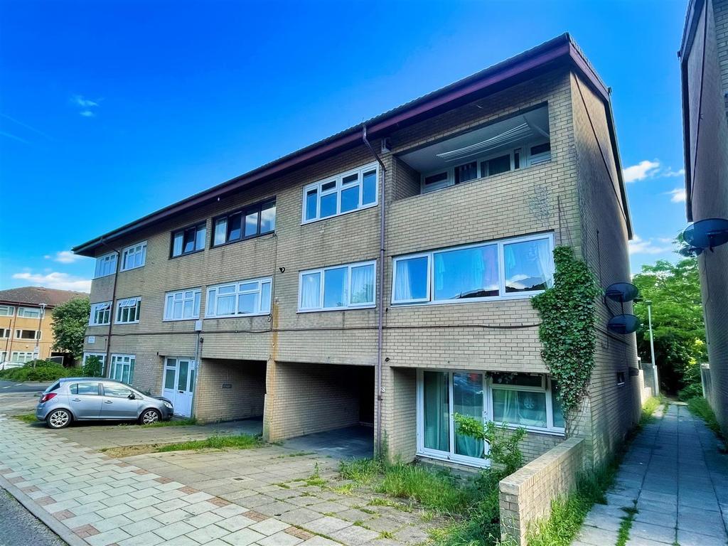 Ramsons Avenue, Conniburrow, Milton... 2 bed apartment - £130,000