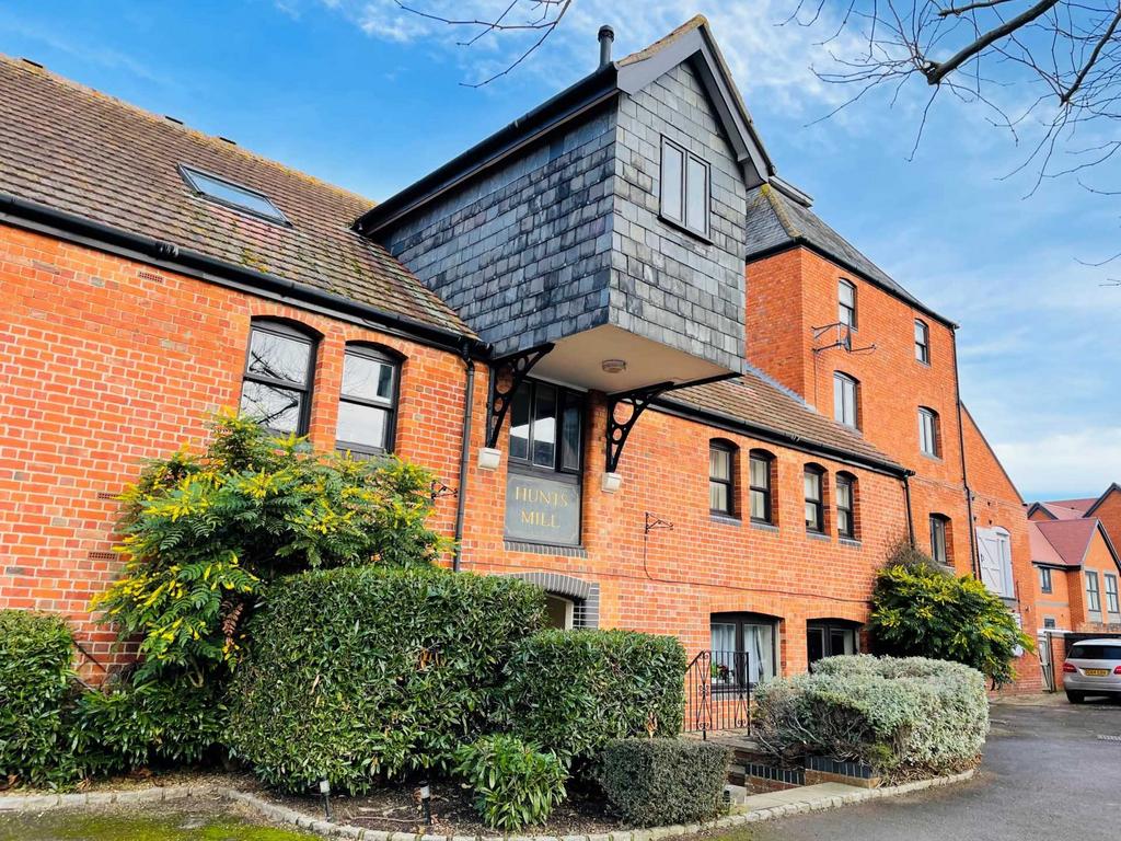 Hunts Mill, Crispin Place 1 bed apartment - £850 pcm (£196 pw)