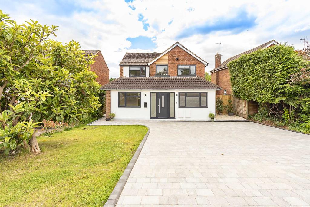 Barbers Walk, Tring 4 bed detached house - £835,000