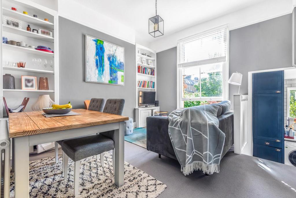Oberstein Road, Battersea 2 bed flat - £475,000