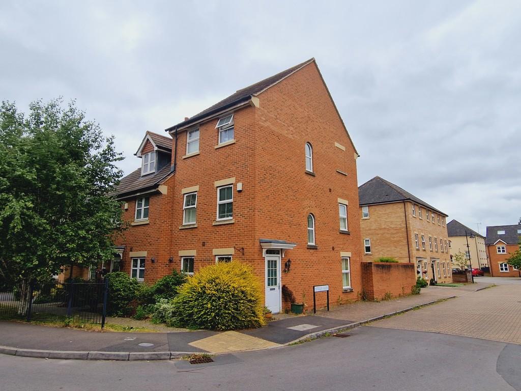 Estella Close, Swindon SN25 4 bed end of terrace house - £1,600 pcm (£ ...