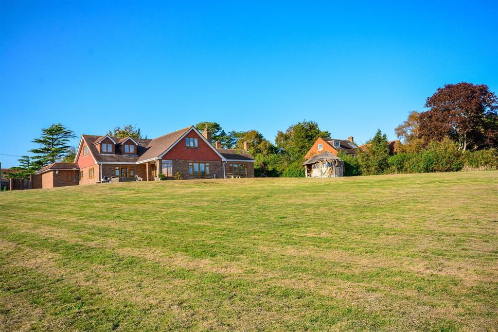 Boreham Hill, Boreham Street 5 bed detached house - £1,400,000