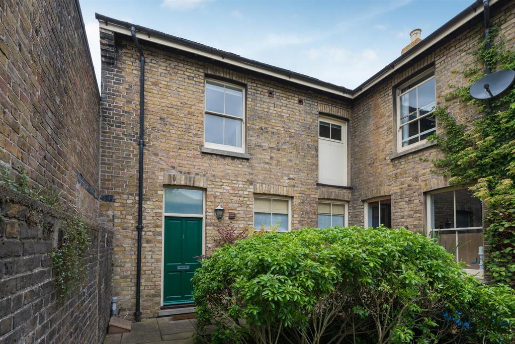 Priory Courtyard, Ramsgate 2 bed house - £1,100 pcm (£254 pw)